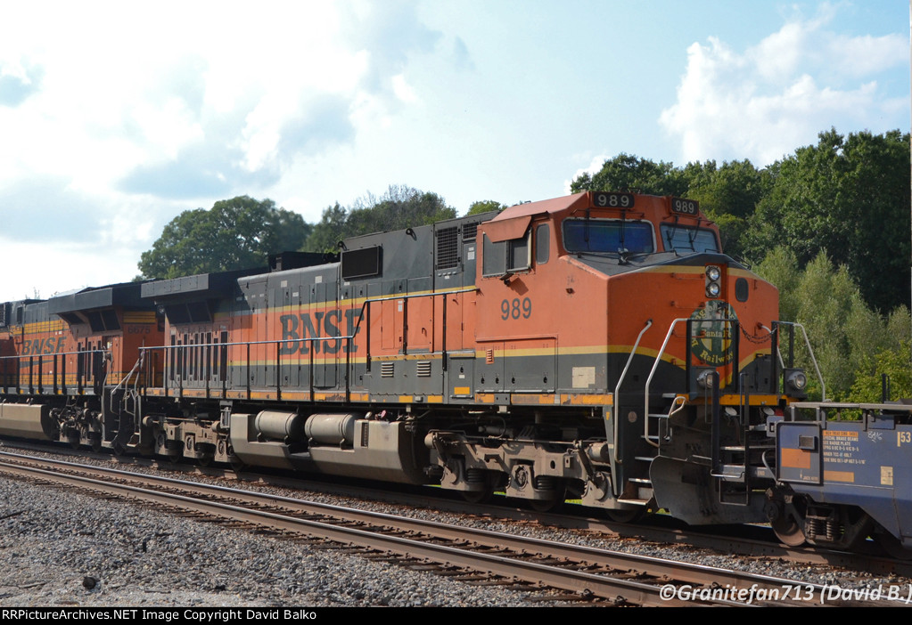 BNSF 989